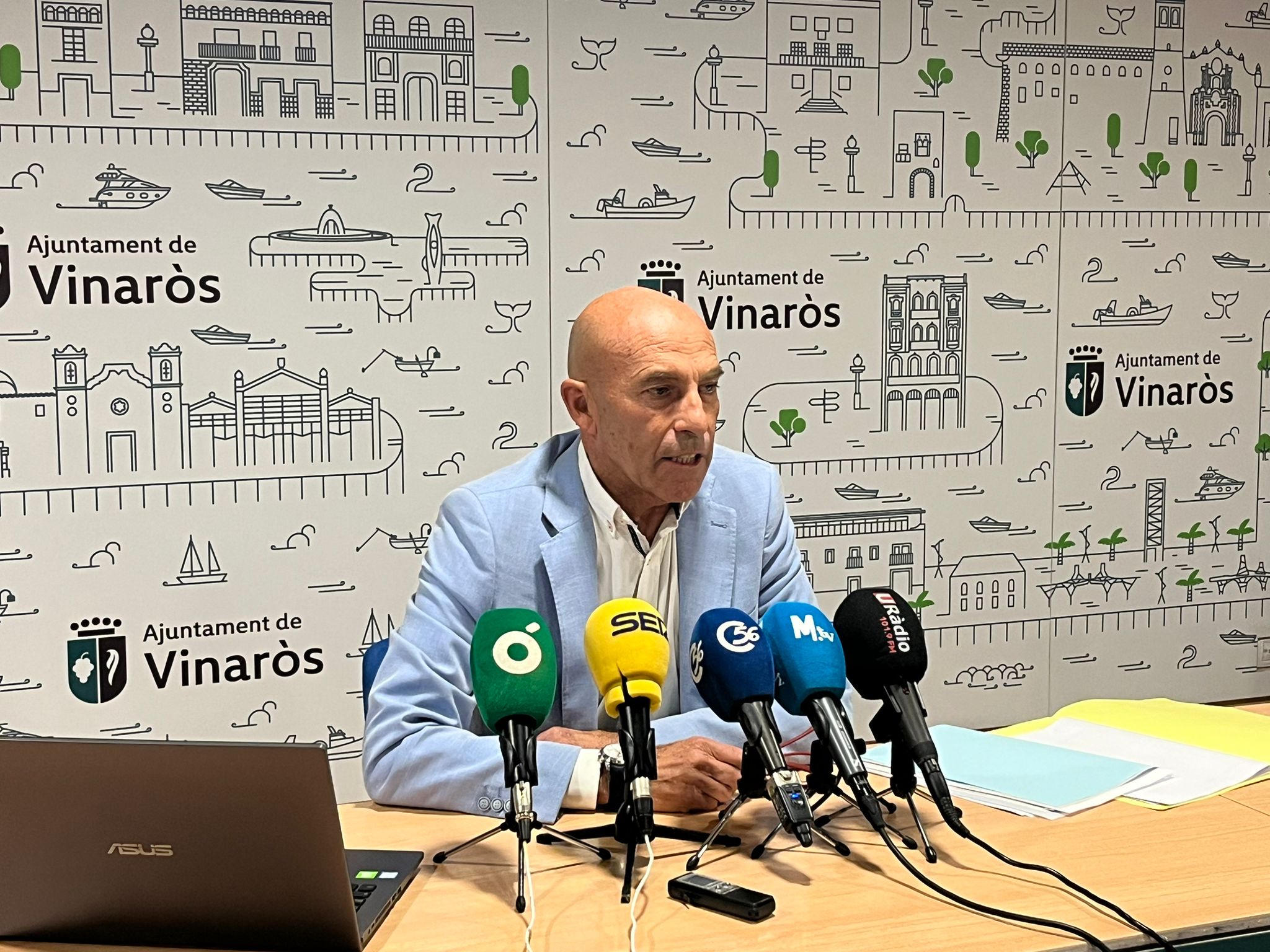 Roda de premsa amb Luís Adell, Regidor d’Esports de Vinaròs, en ...